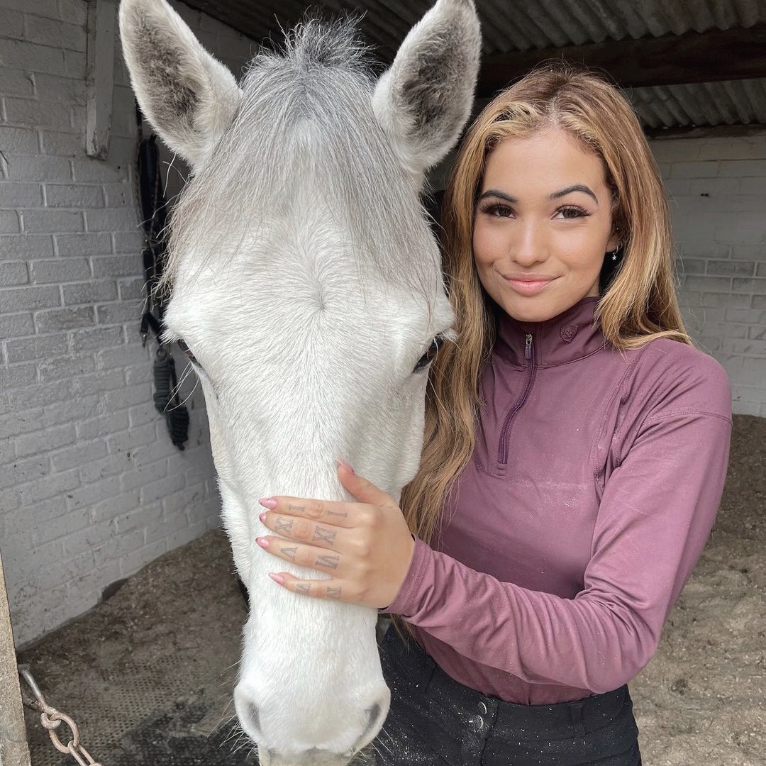 Mabel: Becoming Her Own – ROARA Magazine