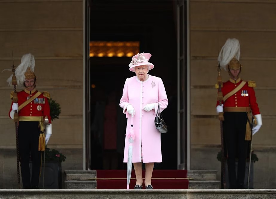 The Queen: Done Up To The Nines – ROARA Magazine