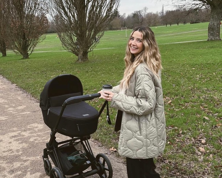 Zoe Sugg: The Comfort Person Of A Generation – ROARA Magazine